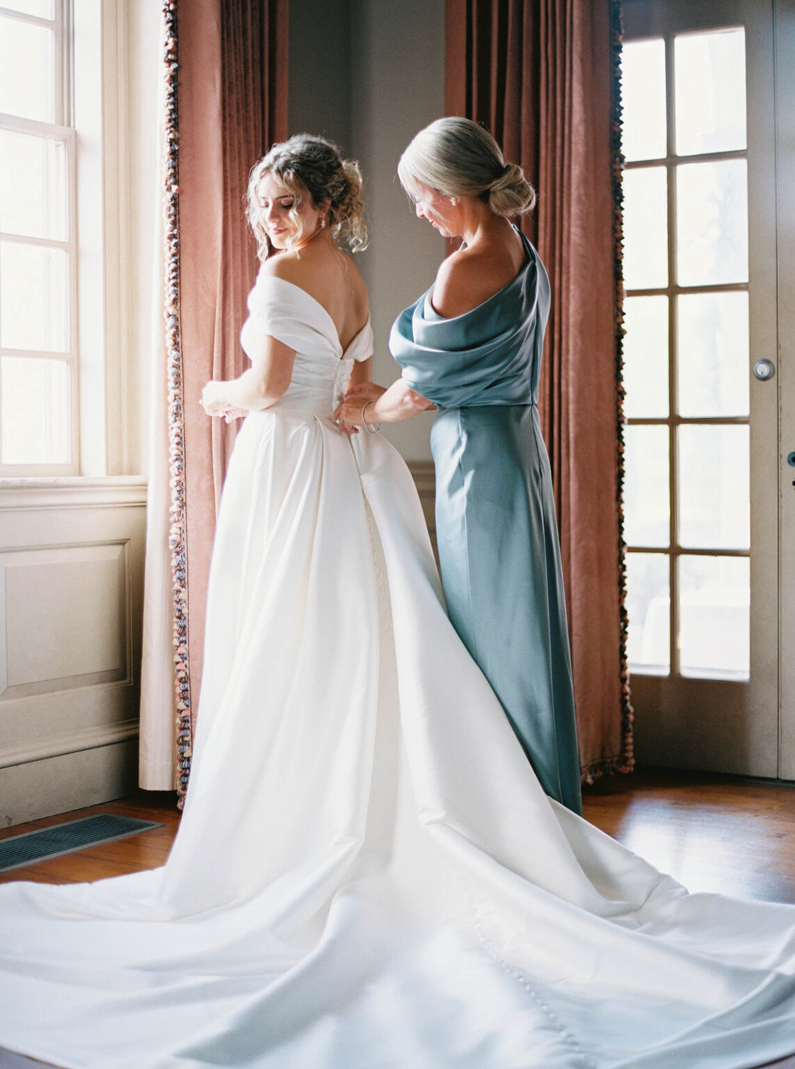 Taylor & Drake's Philbrook Museum Wedding - bethanyfaber.com